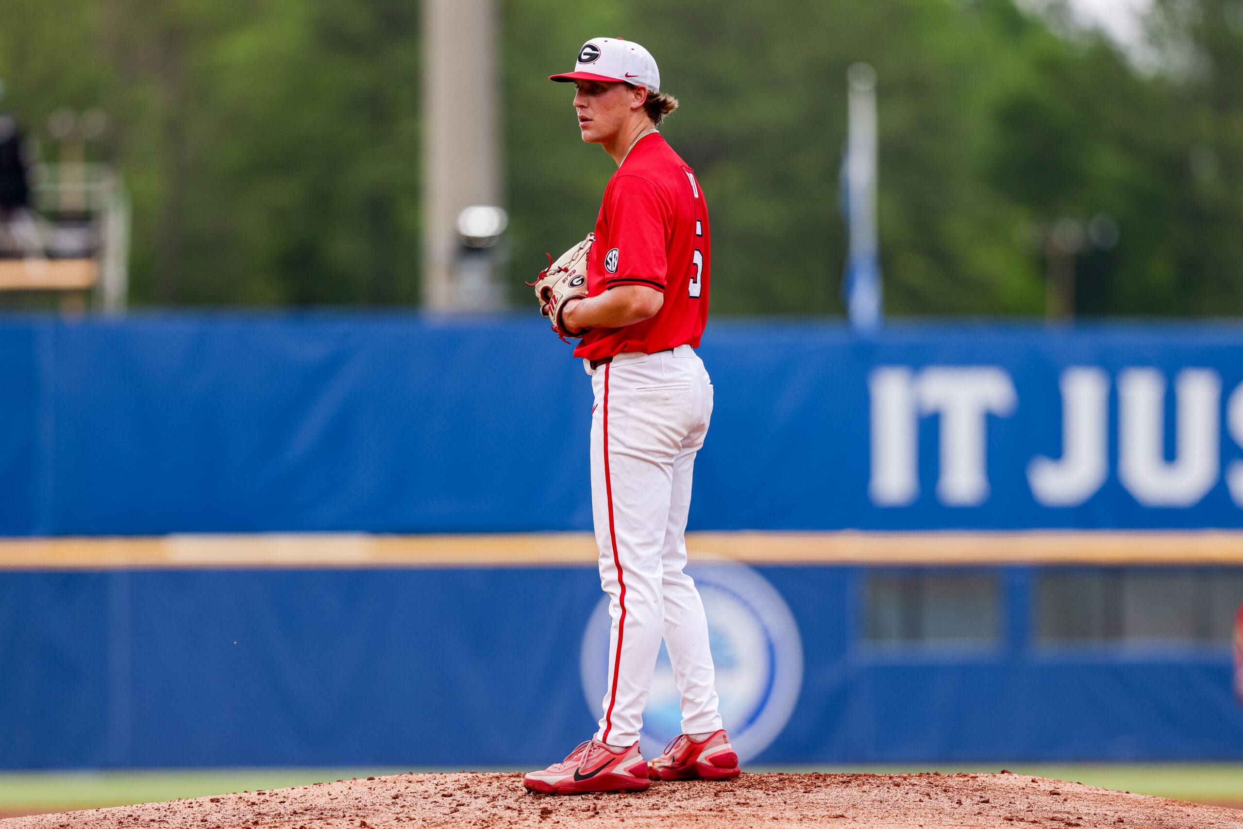 Sooners bash Dogs' pitching in 11-4 win to advance to CWS finals ...