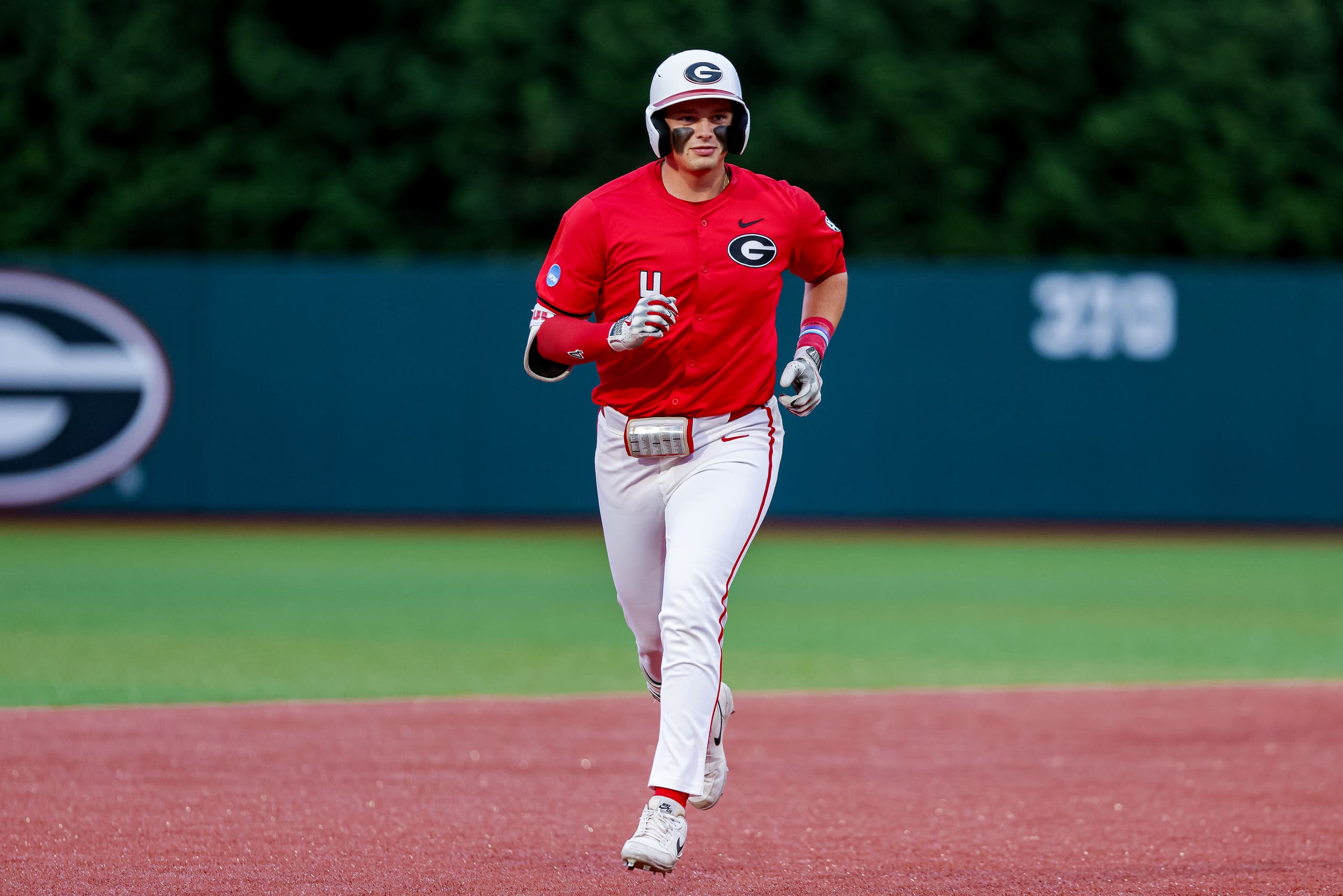 Georgia rallies to beat Miss. State in wild Super Regional opener ...